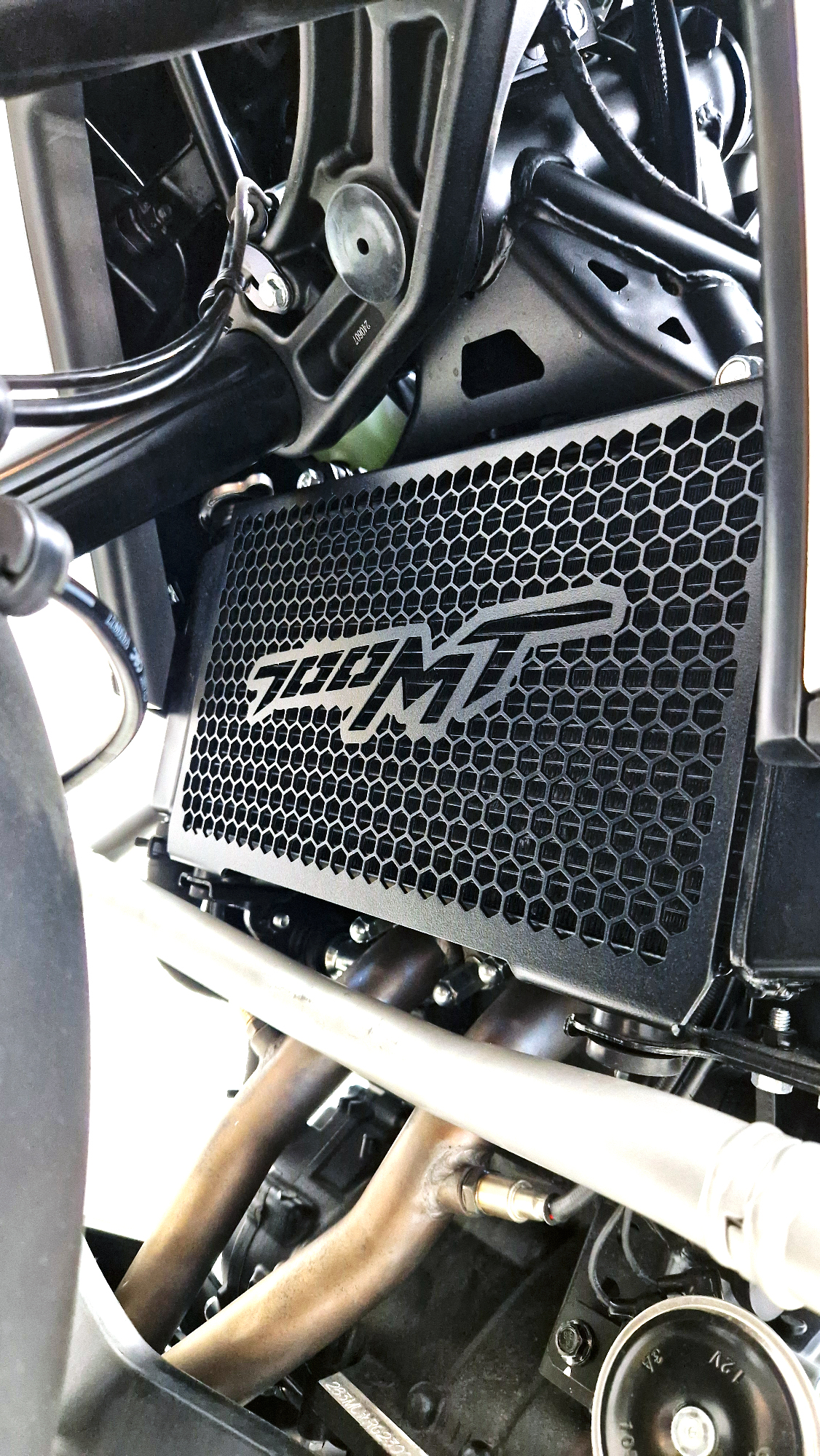 700MT 2025 : Radiator Guard